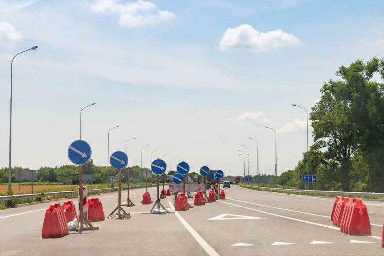Strategi untuk Mengintegrasikan Peralatan Tol (Toll Equipment)