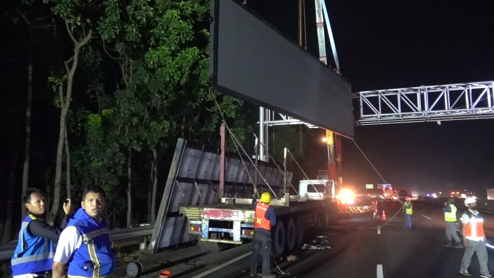 Pengadaan dan Pemasangan Dynamic Message Sign (DMS) pada Ruas Jakarta ...