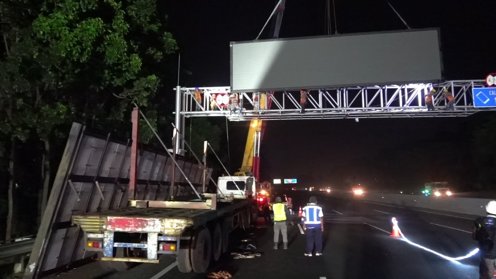 Pengadaan dan Pemasangan Dynamic Message Sign (DMS) pada Ruas Jakarta ...