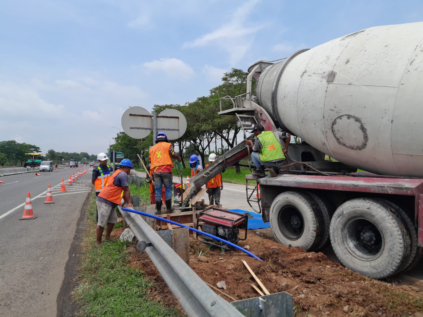 Pengadaan dan Pemasangan Perangkat VMS dan CCTV di Rest Area KM 86 A&B ...