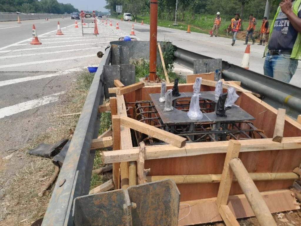 Pengadaan dan Pemasangan Perangakat VMS dan CCTV di Rest Area KM 86 A&B ...