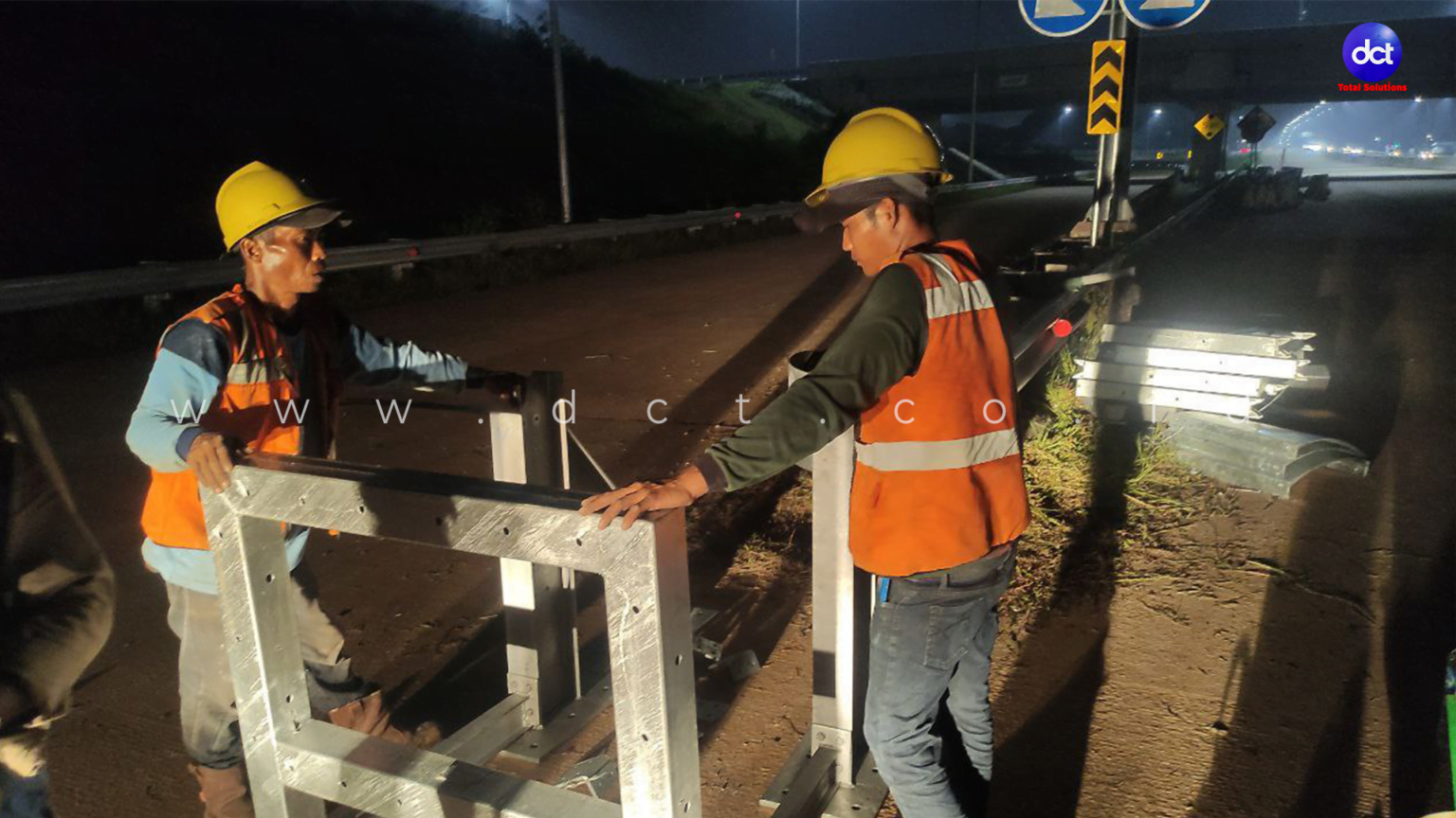 Pekerjaan Pemasangan Crash Cushion Ruas Tol CCT | PT DCT Total Solutions